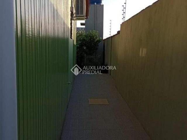 Casa 3 dormitórios, 390m². Pátio frente e fundos em Cahoeirinha