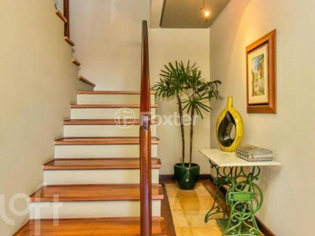 Casa, 3 dormitórios, 408 m², em Teresópolis