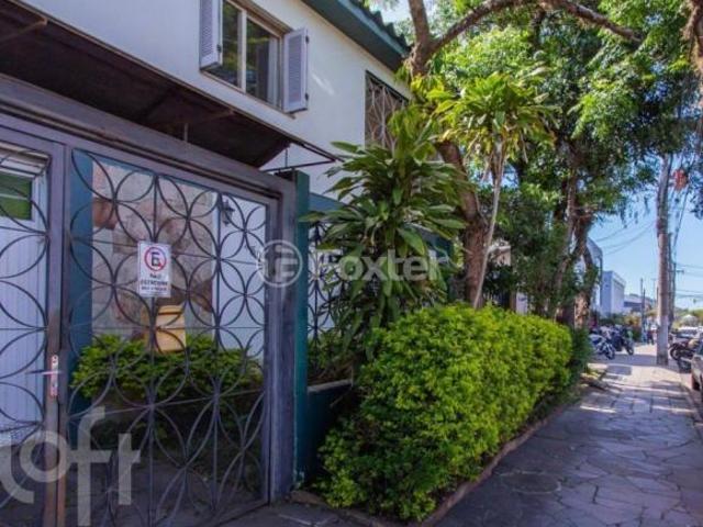 Casa, 3 dormitórios, 400 m², em Cavalhada