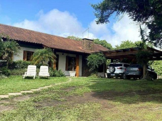 CASA TÉRREA À VENDA COM 3 SUÍTES E 4 VAGAS