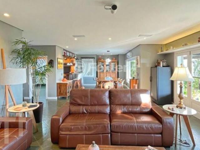 Casa, 3 dormitórios, 413 m², em Sétimo Céu