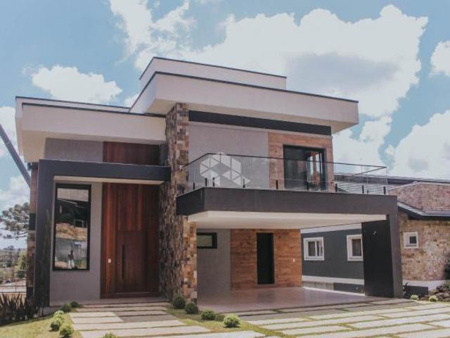 Casa 3 dormitórios, 466m² privativos, no Condomínio Altos Pinheiros, no Centro de Canela