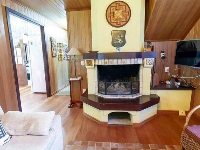 CASA 3 DORMITORIOS