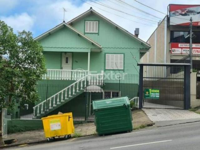 Casa, 3 dormitórios, 562.5 m², em Nossa Senhora de Lourdes