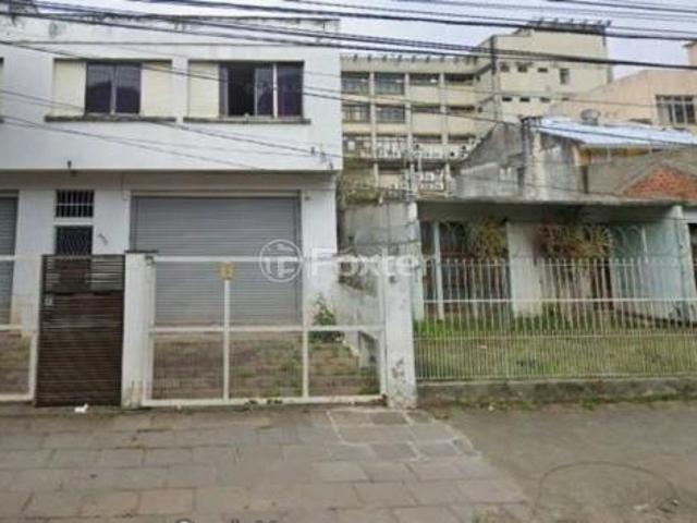 Casa, 3 dormitórios, 660 m², em Menino Deus