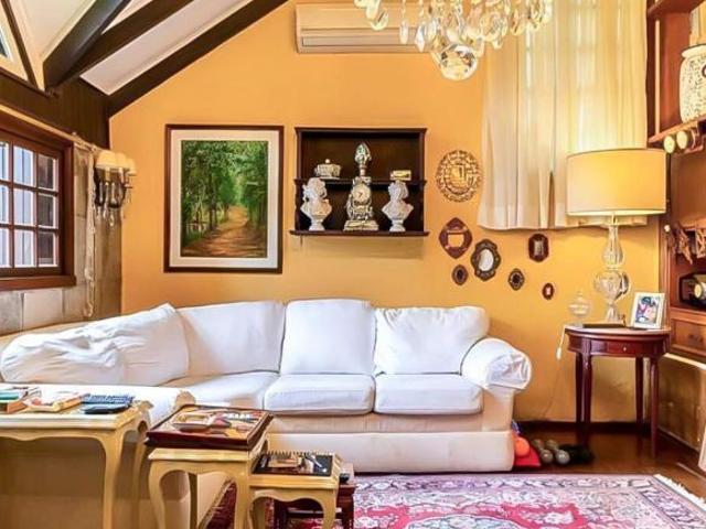 CASA 3 DORMITORIOS