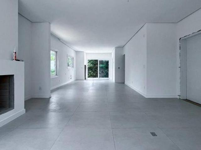 CASA 3 DORMITÓRIOS