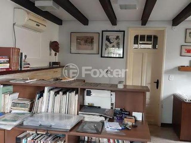 Casa, 3 dormitórios, 721 m², em Menino Deus