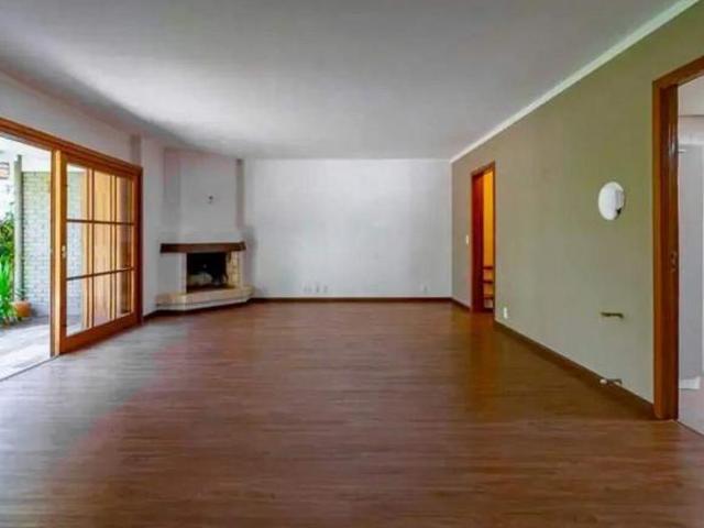 CASA 3 DORMITÓRIOS