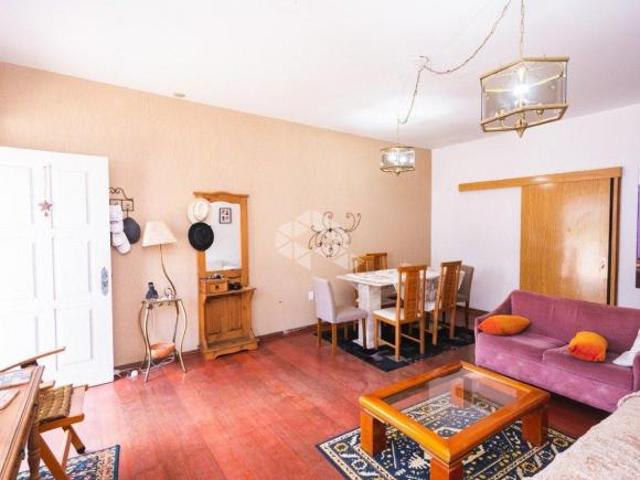 CASA/ 3 DORMITORIOS