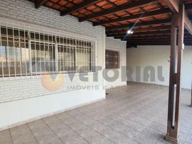 Casa 3 Dormitórios com edicula no Centro de Caraguatatuba