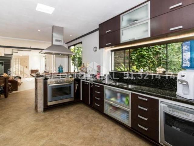 Casa 3 dormitórios com garagem á Venda no bairro Cidade Baixa, Porto Alegre