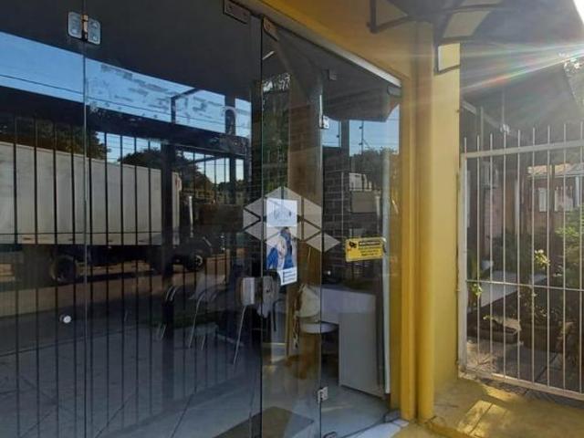 Casa 3 dormitórios com garagem e pátio com piscina em São Leo