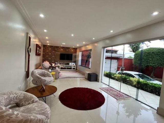 Casa 3 dormitórios com piscina e vaga para 5 carros