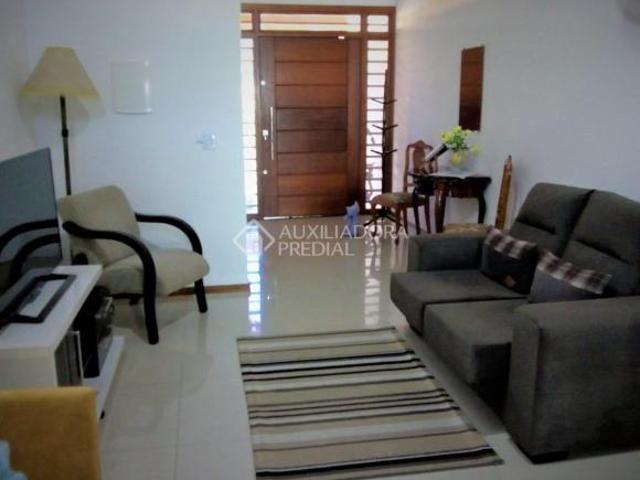 Casa 3 dormitórios com suite, no bairro Hípica