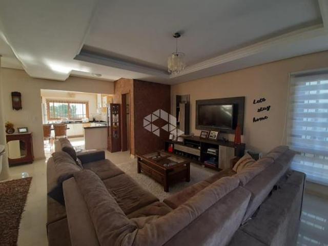 Casa 3 dormitórios com suíte 4 vagas e pátio no Moinhos de Vento em Canoas
