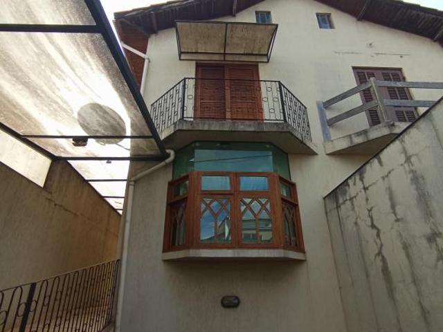 Casa 3 dormitórios com 1 suíte, 3 vagas de garagens