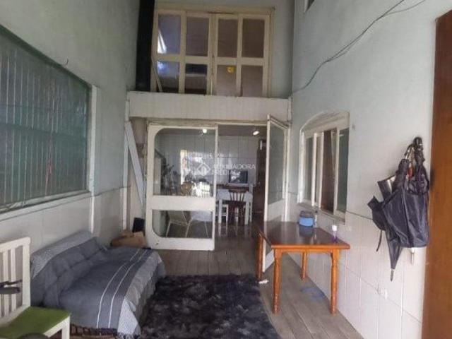 CASA 3 DORMITÓRIOS COM 2 SUÍTES E GARAGEM FECHADA P/2 CARROS
