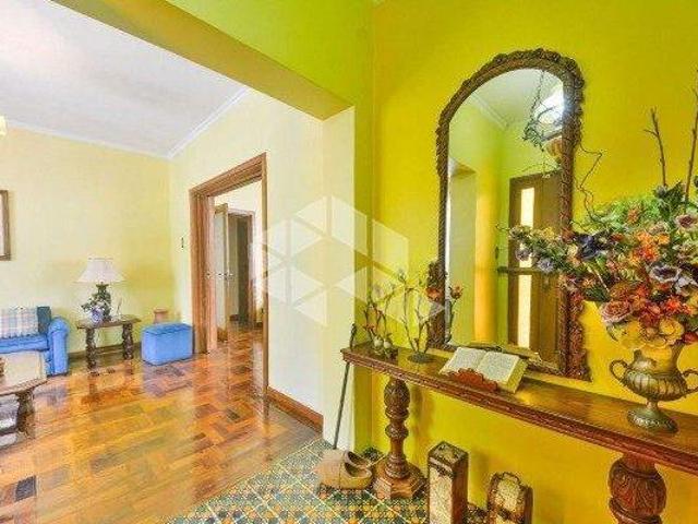 Casa 3 dormitórios com 2 vagas no Petrópolis