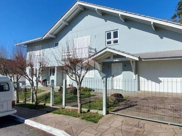 casa 3 dormitórios cerca 200 m² com 02 apartamento de 01 dormitorio próximo ao Lago Negro em Gramado