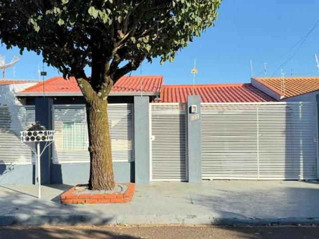 Casa 3 dormitórios à venda na região Leste de Londrina