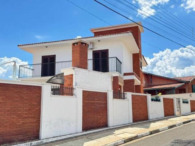 CASA 3 dormitórios Águas de São Pedro