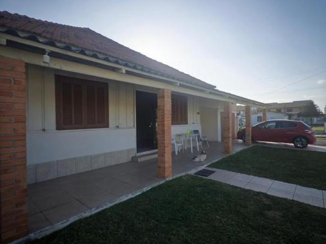 Casa 3 dormitórios apenas 100 mts do mar