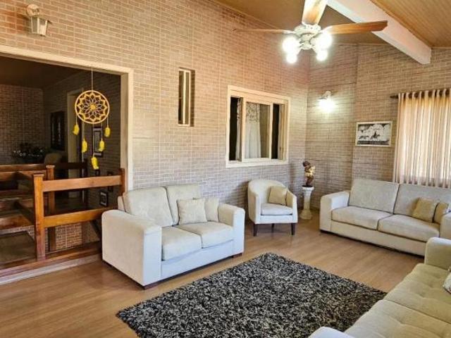 Casa 3 dormitórios Bairro Guarujá