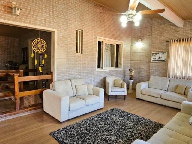 Casa 3 dormitórios Bairro Guarujá