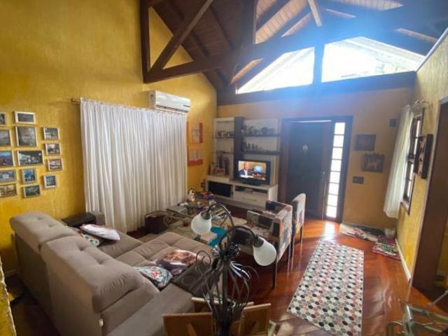 Casa 3 Dormitórios Bairro Piratini