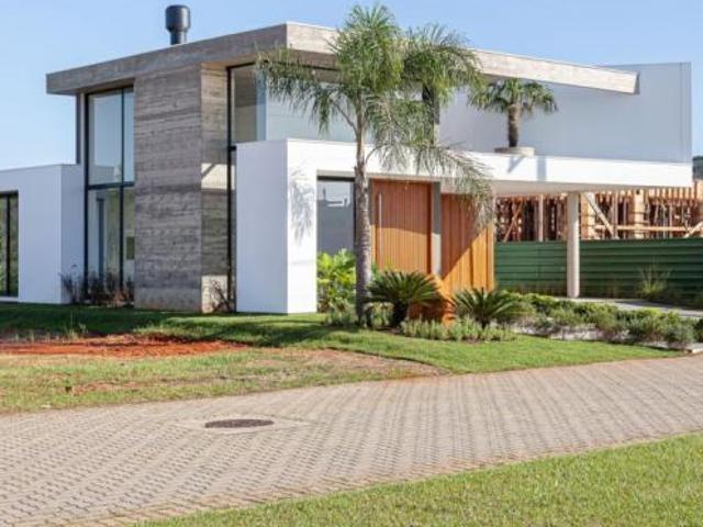 Casa 3 Dormitórios Bairro Reserva das Aguas