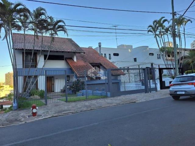 Casa 3 dormitórios, dependência completa, 3 vagas, piscina e linda vista