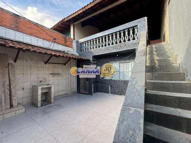 Casa 3 dormitórios e 2 vagas de garagem na Praia de Mongaguá!
