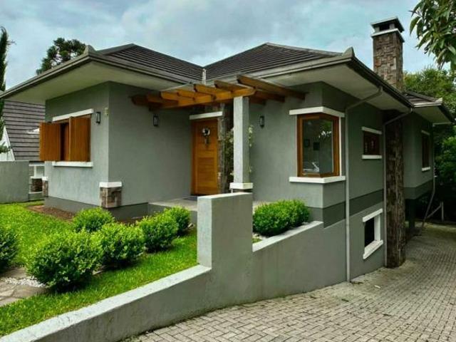 CASA 3 DORMITÓRIOS EM GRAMADO