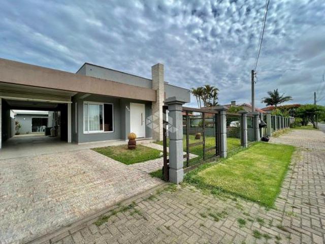 Casa 3 Dormitórios mobiliada e decorada, espaço Gourmet e Piscina,Capão da Canoa!