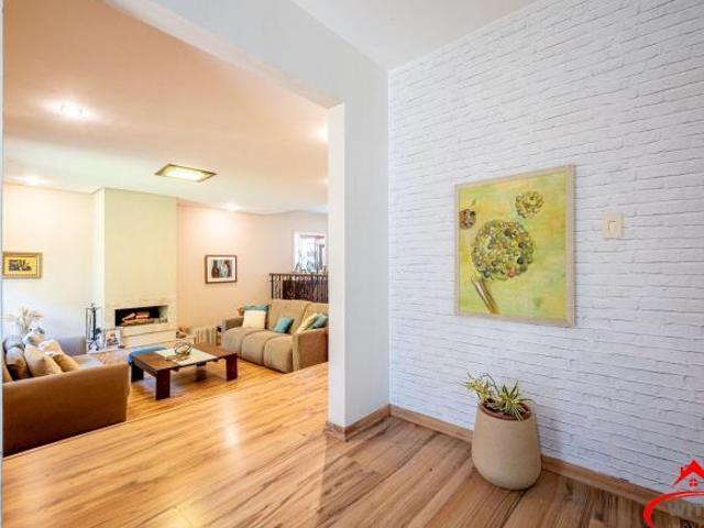 Casa 3 dormitórios no bairro Medianeira