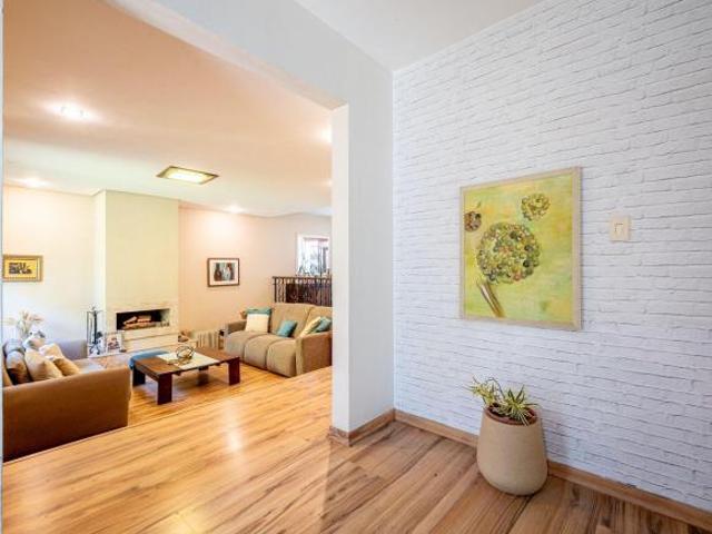 Casa 3 dormitórios no bairro Medianeira