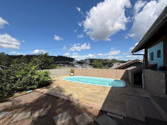 Casa 3 dormitórios no bairro Floresta E. Velha