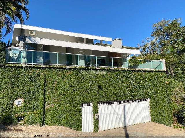 Casa 3 dormitórios no Jardim Maluche