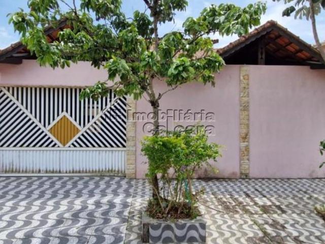 Casa 3 dormitórios no Jardim Imperador, á 200 metros da praia!