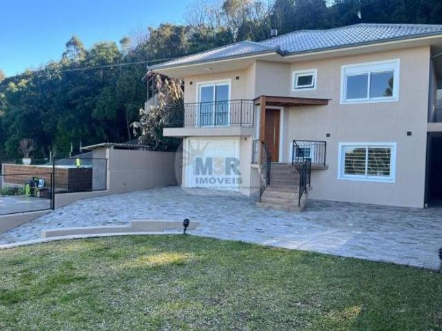 Casa 3 Dormitórios no Pousada da Neve | Nova Petrópolis | 183m² Construídos | Terreno de 545m² | Gar