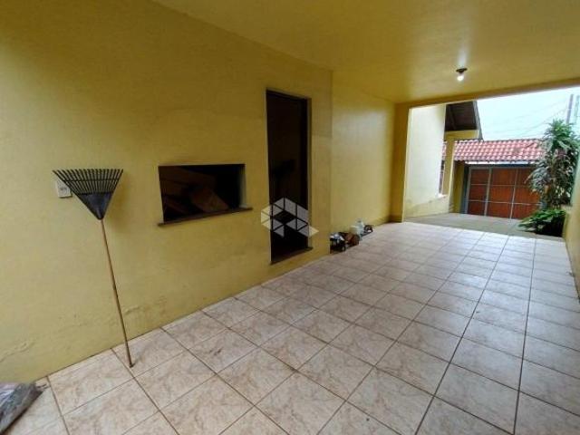 Casa 3 dormitórios sendo 1 suite, e garagem para 3 carros no bairro Primavera