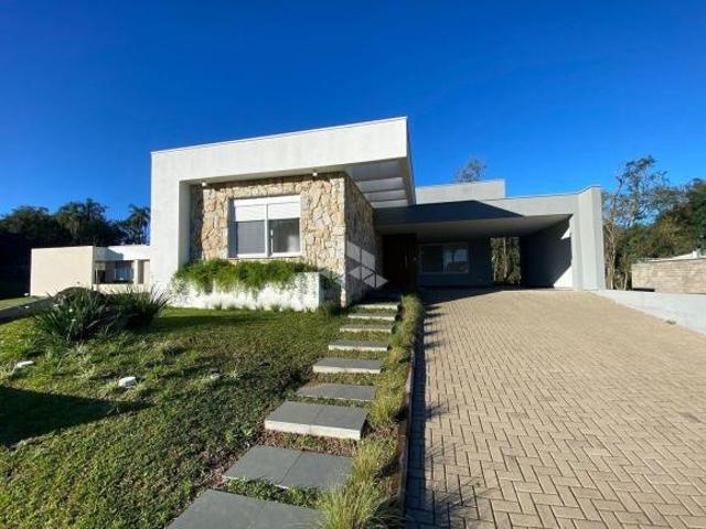 Casa 3 dormitórios sendo 1 suíte no Figueiras
