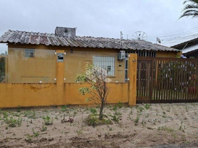 Casa 3 dormitórios, sendo 1 suítem ambientes amplos, mobiliada na praia de Atlântida Sul em Osório/R