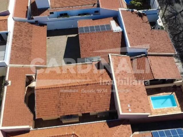 Casa 3 Dormitórios sendo 2 Suites Com piscina e Vaga cobertas para 2 Carros