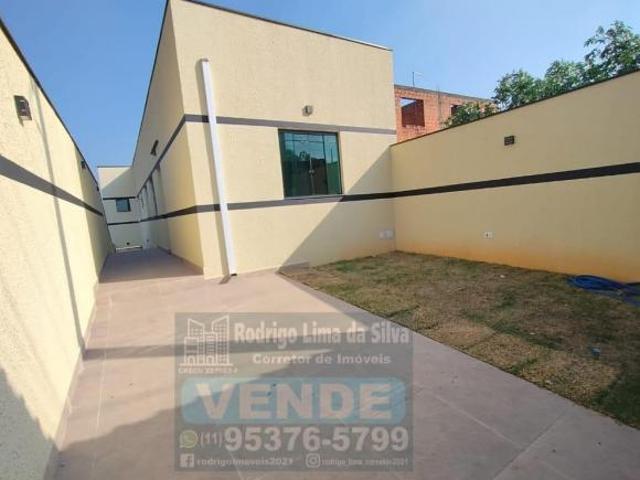 Casa 3 dormitórios sendo um suíte e garagem 2 carros no Jardim das Flores Suzano