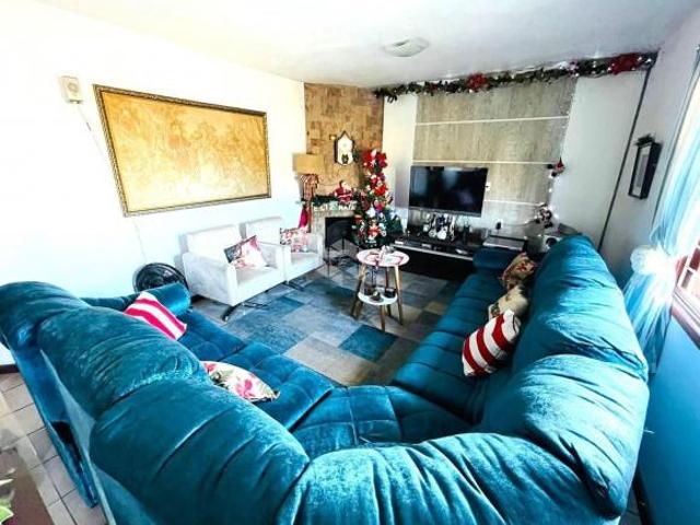 CASA 3 DORMITÓRIOS, SUITE, 3 VAGAS, PISCINA E QUIOSQUE EM XANGRI LÁ. SEMIMOBILIADA
