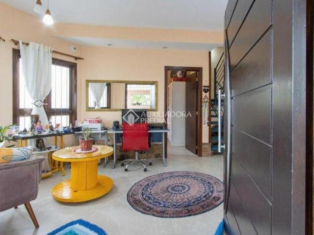 Casa 3 dormitórios, suíte e garagem na Vila Nova