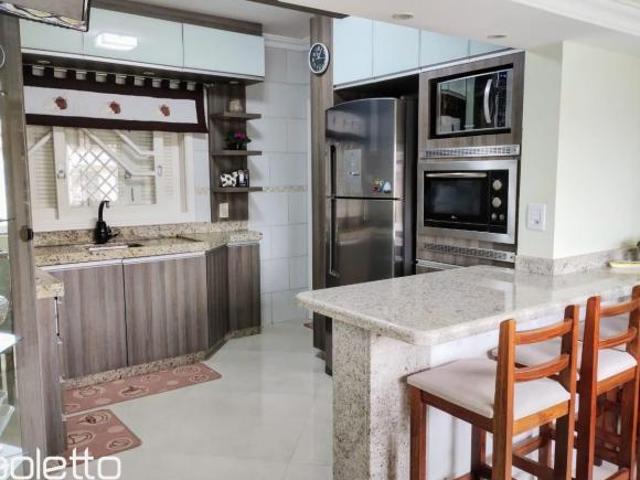 Casa 3 dormitórios Suíte e Piscina no Bairro Stan Torres