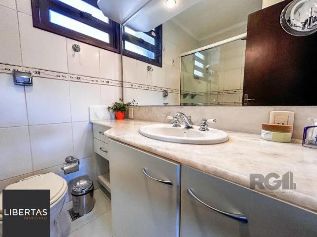 Casa 3 dormitórios, suíte, lareira, churrasqueira, pátio, vaga garagem com 309 m² privativos